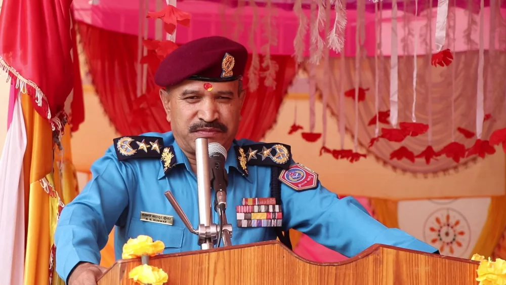 आईजीपी कुँवर सिंगापुर जाँदै « Globe Nepal